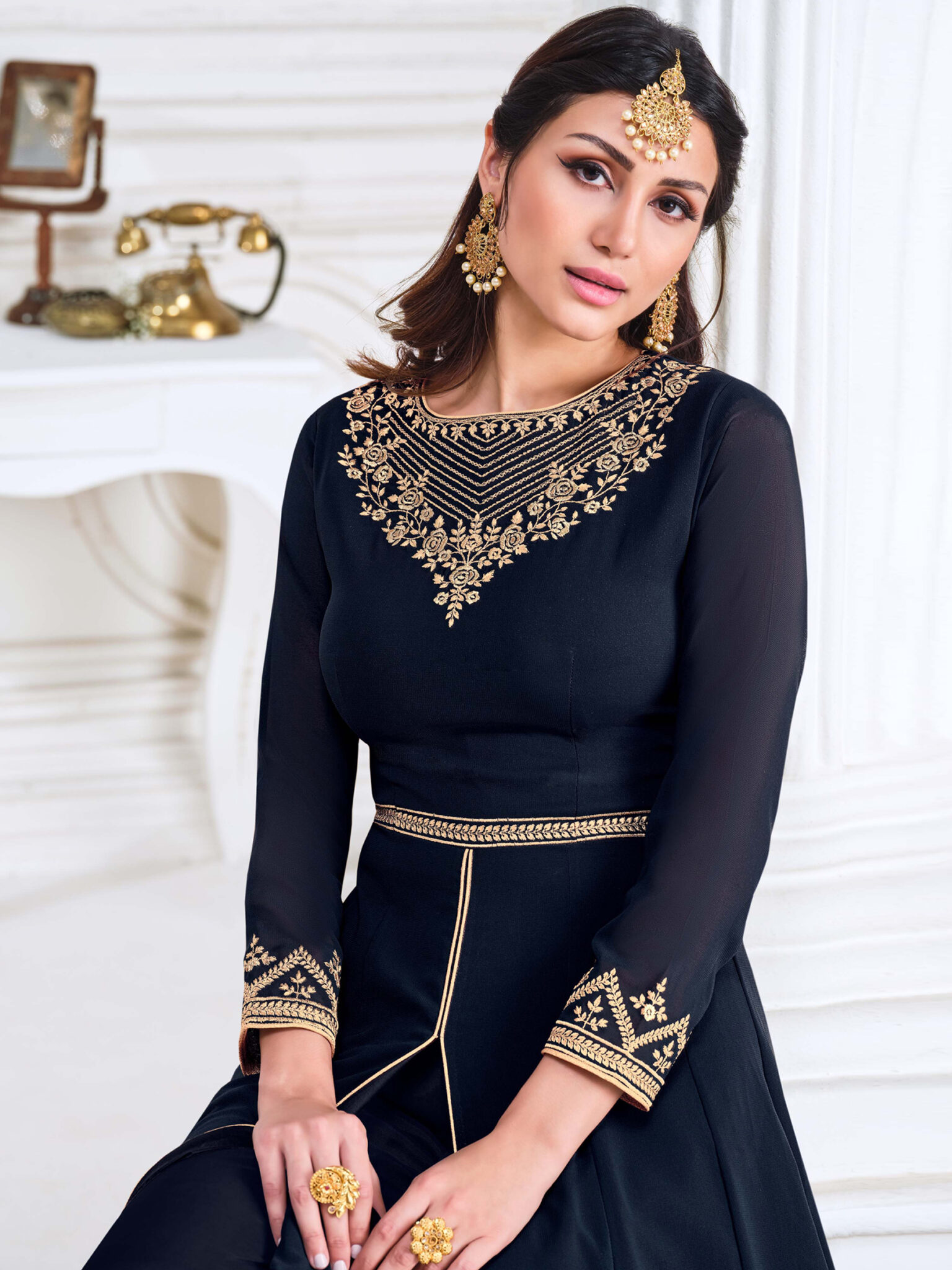 Elegant Floral Jardoshi Work With Designer Pattern – ElegantFashionWear.in